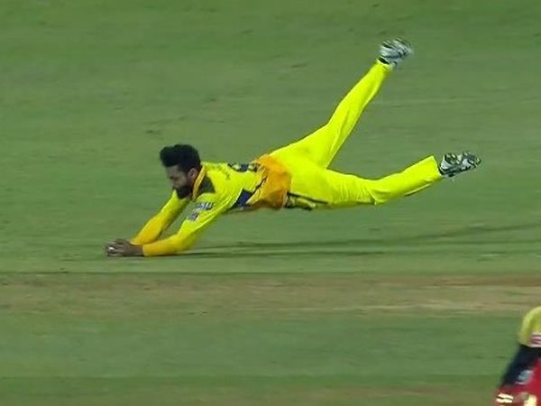 WATCH: Ravindra Jadeja takes a flying catch to dismiss Chris Gayle in ...